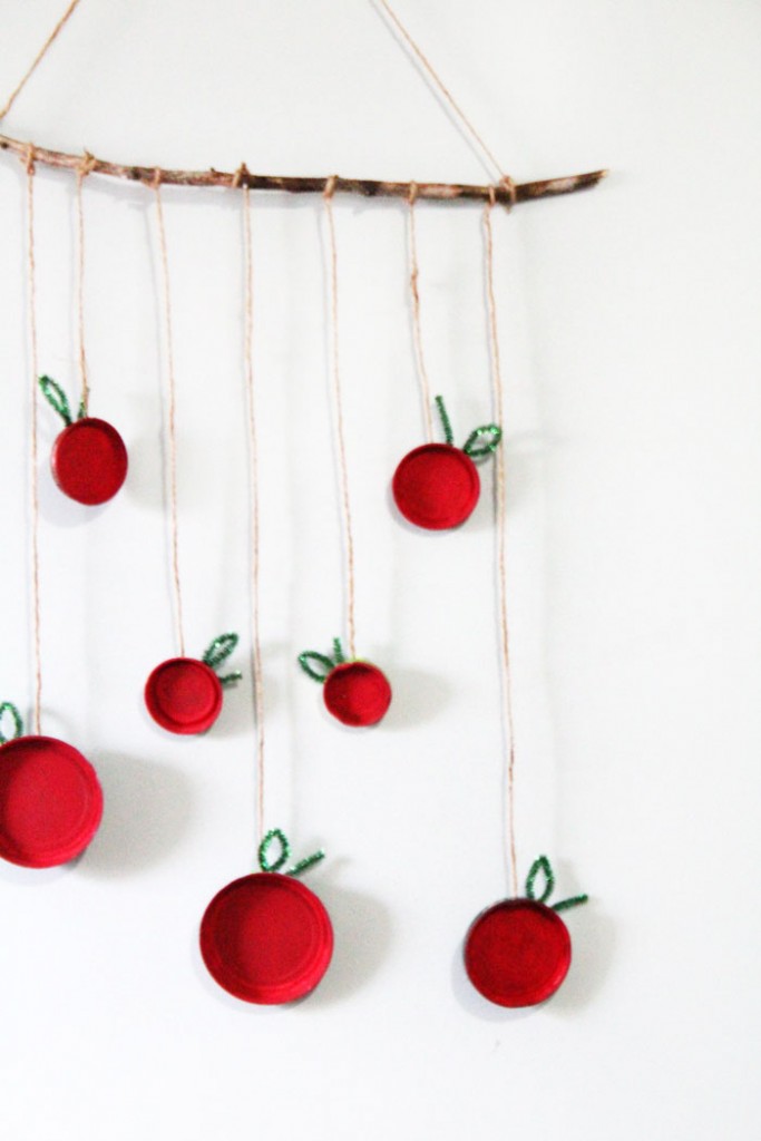 Apple Craft for Kids: make an apple wall hanging * Moms and Crafters