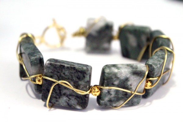 DIY Gemstone Wire Wrapped Bracelet * Moms and Crafters