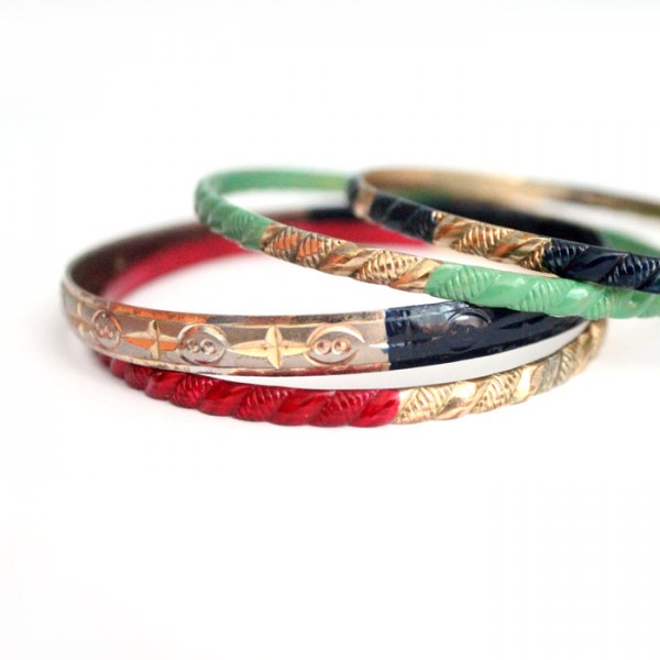Not Your Ordinary DIY Painted Bangles * Moms and Crafters