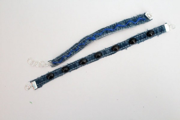 Recycled denim bracelet tutorial * Moms and Crafters