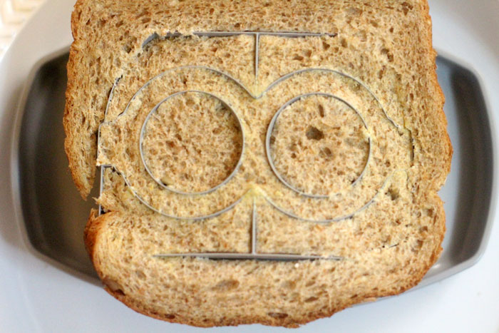 Easy, Healthy Minion Sandwich * Moms and Crafters