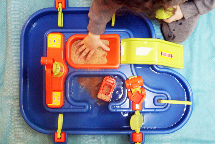 Messy Activities for Toddlers * Moms and Crafters