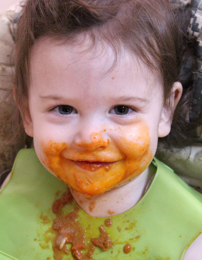 5 Reasons to let your toddler get messy * Moms and Crafters