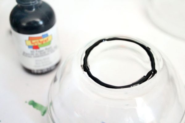 DIY Painted Glass Bowls * Moms and Crafters
