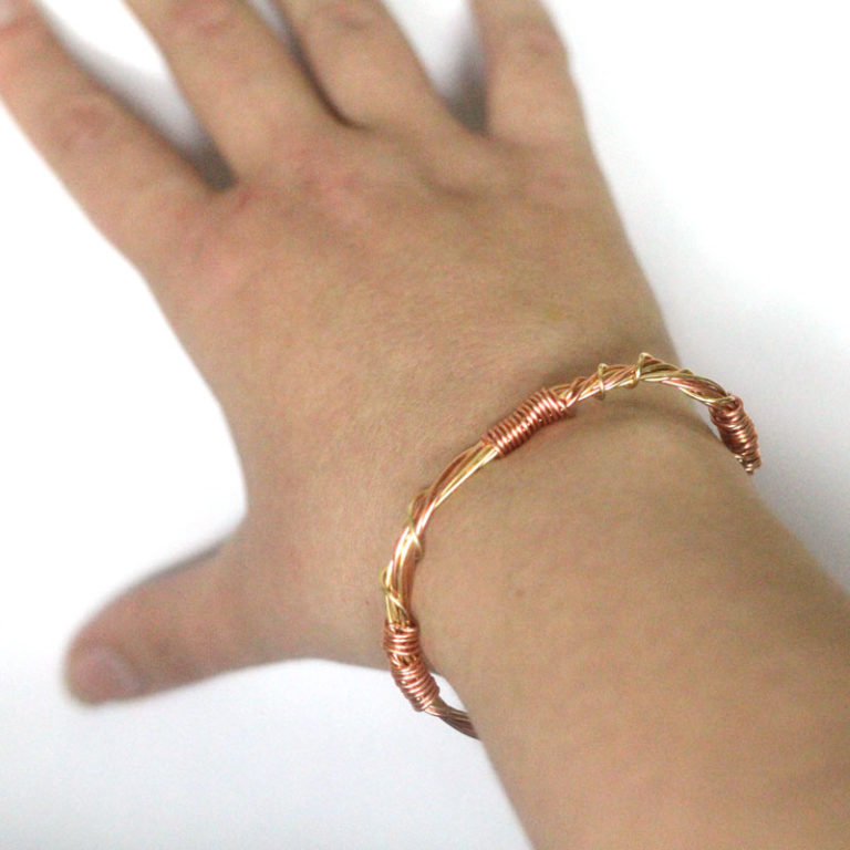 DIY Easy Wire Wrapped Bangle * Moms and Crafters