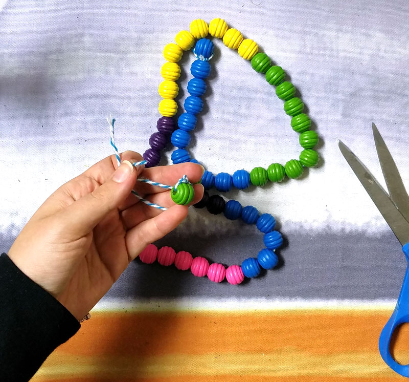 DIY Trivet from Wooden Beads * Moms and Crafters