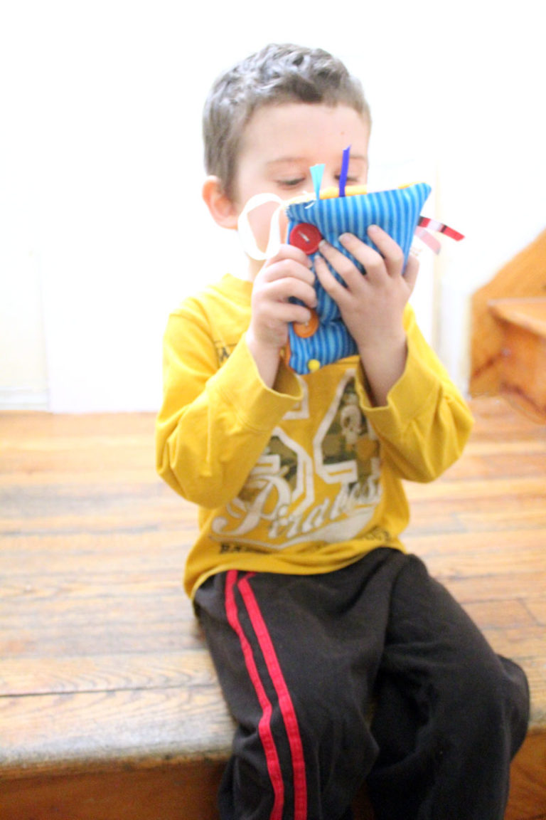 DIY Sensory Toy for Calming Toddlers and Preschoolers * Moms and Crafters