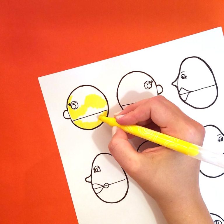 Clothespin Paper Puppets - free printable * Moms and Crafters