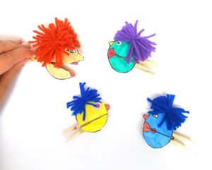 Clothespin Paper Puppets - free printable * Moms and Crafters