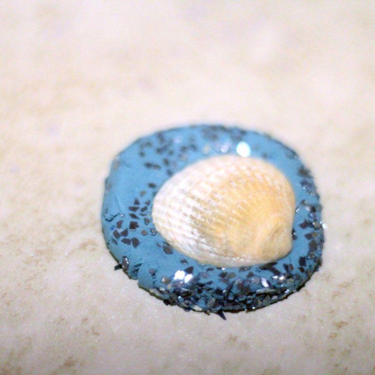 Seashell Necklace - Craft with your beach shells! * Moms and Crafters