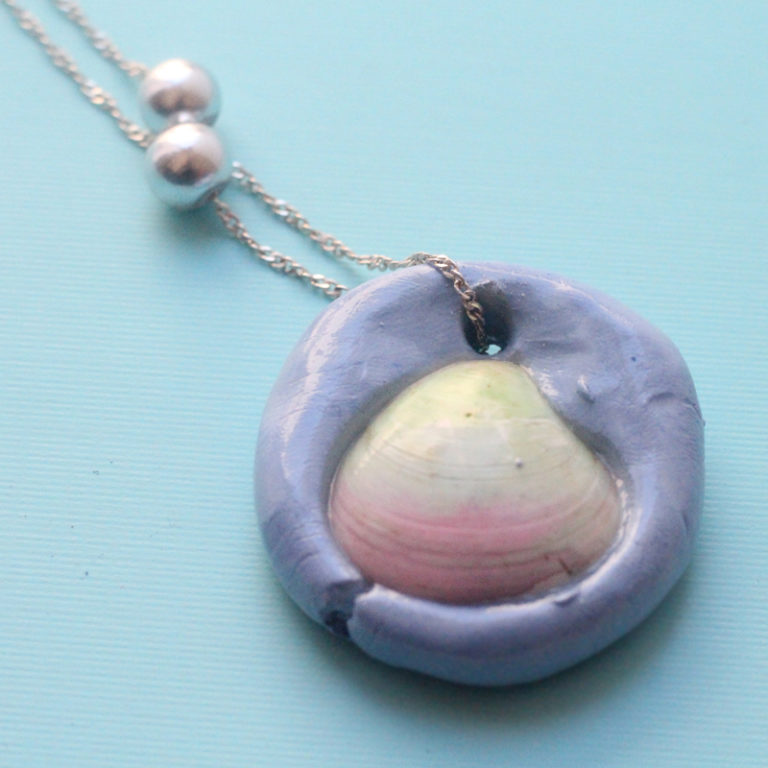 Seashell Necklace - Craft with your beach shells! * Moms and Crafters