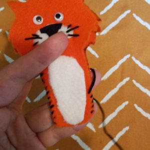Tiger Finger Puppets - an easy DIY toy (free template included)