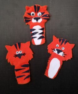 Tiger Finger Puppets - an easy DIY toy (free template included)