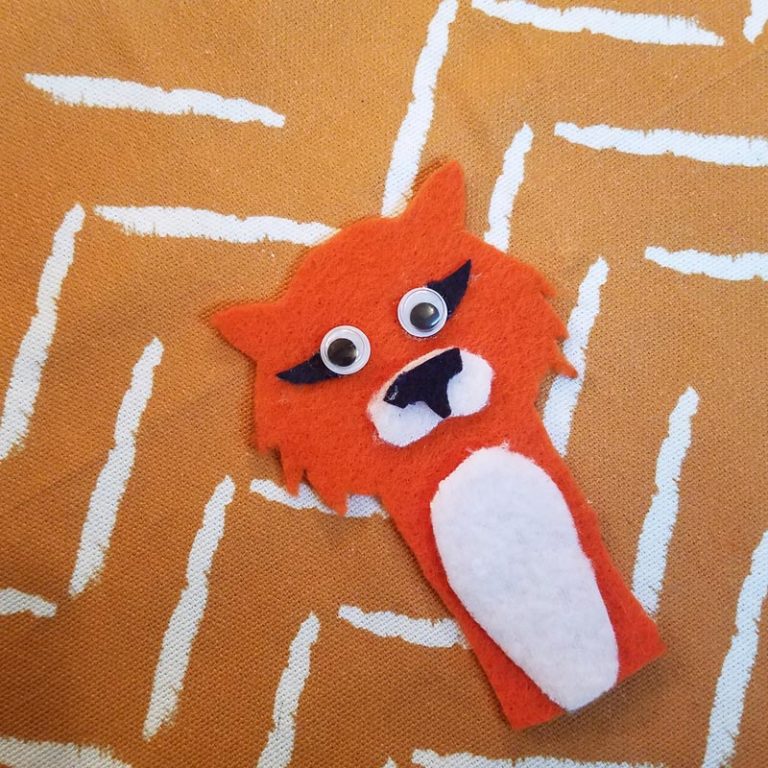 Tiger Finger Puppets - an easy DIY toy (free template included)