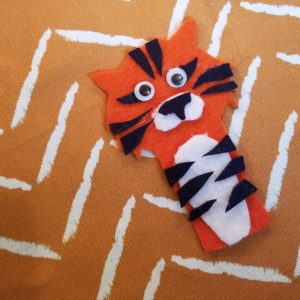 Tiger Finger Puppets - an easy DIY toy (free template included)