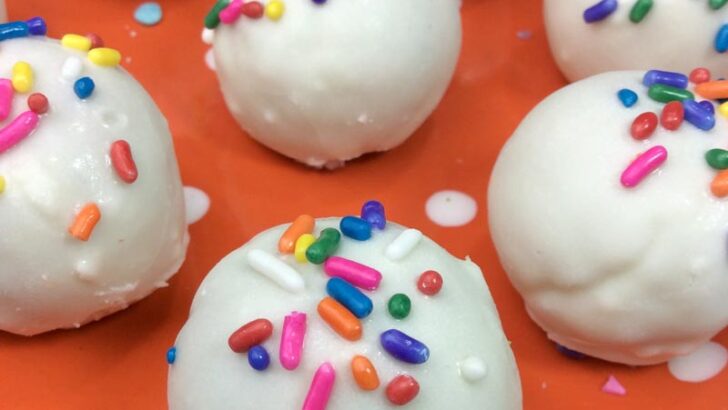 Funfetti Cake Balls - A fun party food idea for kids!
