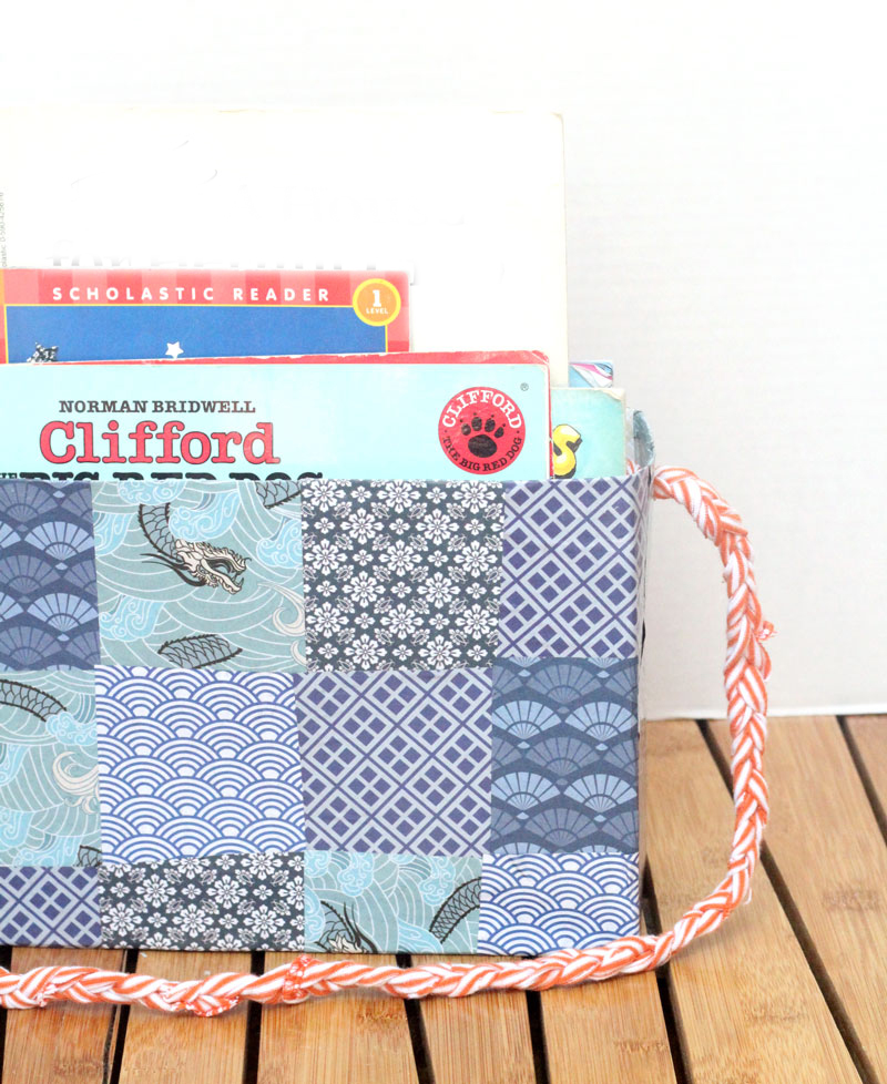Book Tote from a Recycled Cereal Box * Moms and Crafters