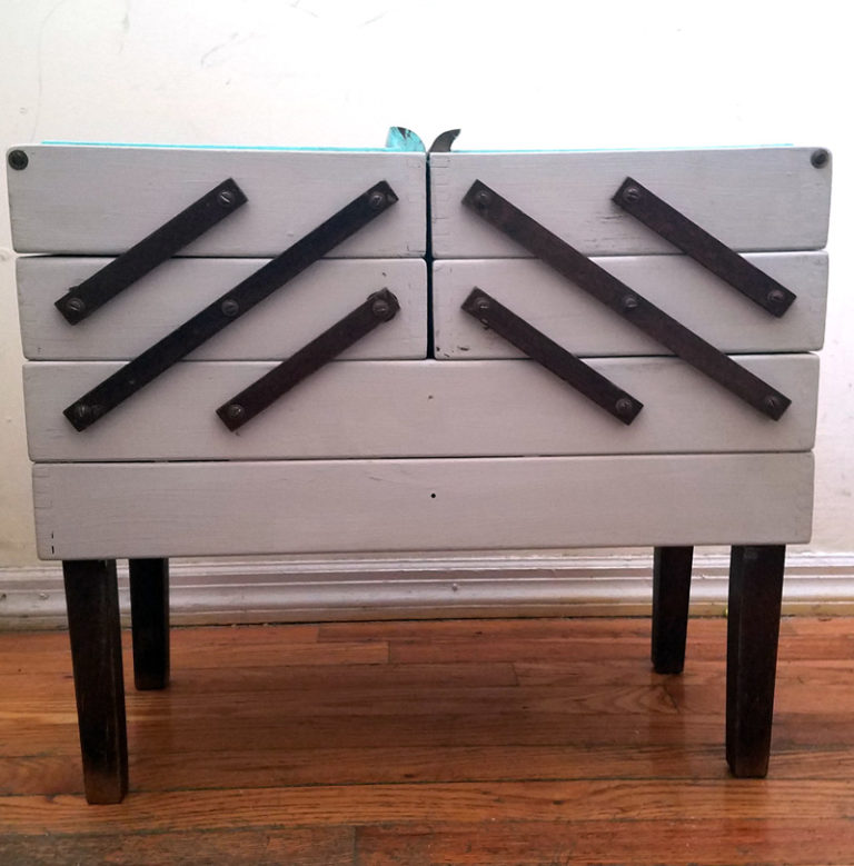 Vintage Sewing Box DIY Makeover * Moms and Crafters