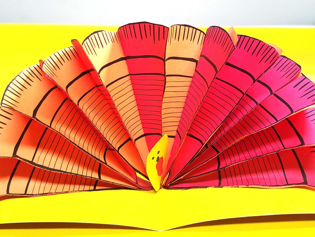 Pop Up Turkey Craft - free printable Turkey feathers * Moms and Crafters