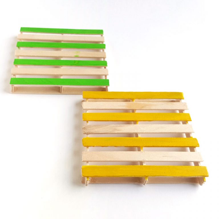 Pallet Coasters from Popsicle Sticks * Moms and Crafters