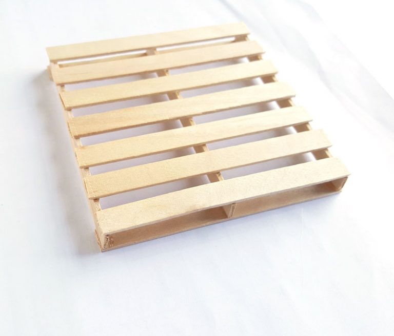 Pallet Coasters from Popsicle Sticks * Moms and Crafters