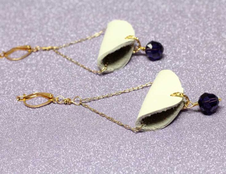 DIY LEGO Keychain using real bricks! * Moms and Crafters