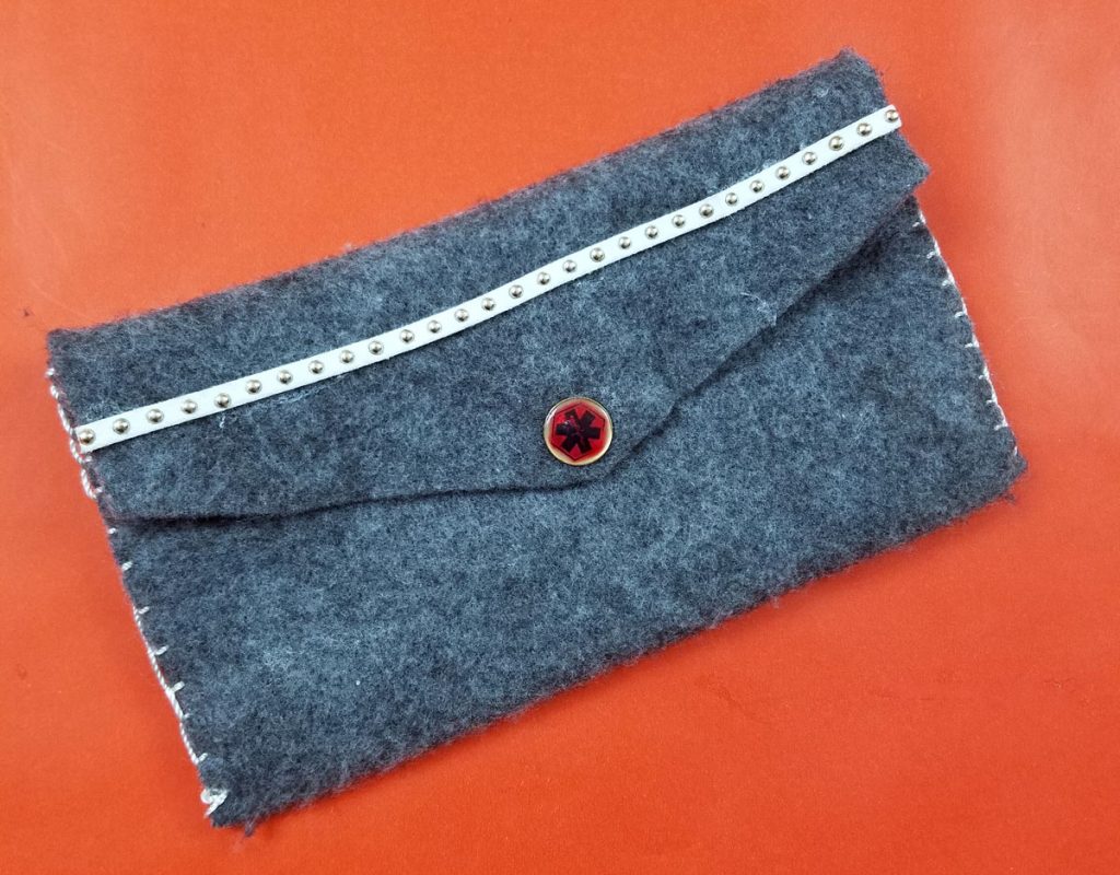 Epipen Case - Free Printable Pattern * Moms and Crafters