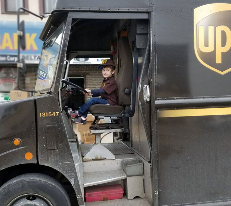UPS Delivery Costume - DIY Real Clothing Costume * Moms and Crafters