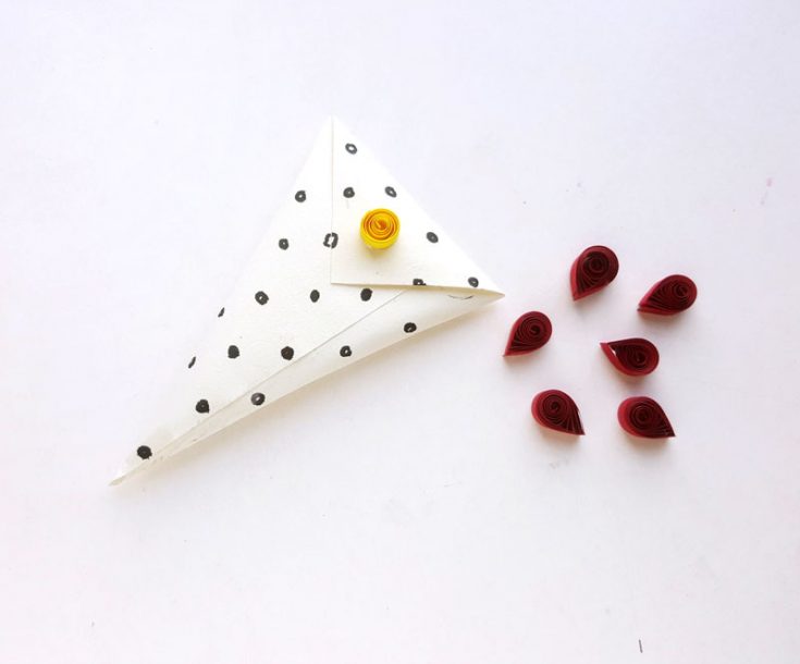 Cone gift box tutorial - a fun DIY gift wrap idea! * Moms and Crafters