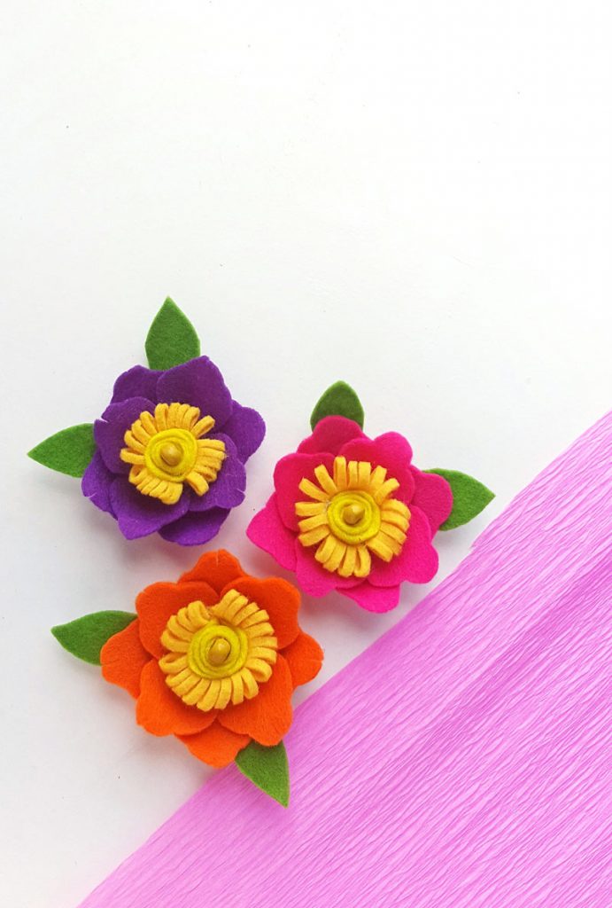 DIY Felt Flowers - Free Printable Template * Moms and Crafters