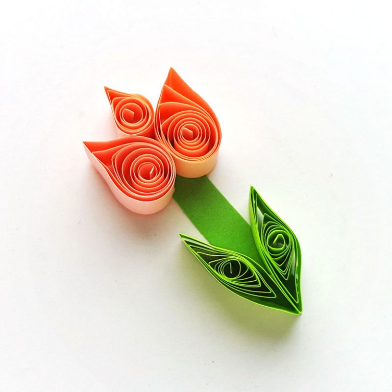 Paper Quilling Tulips - Paper Craft for Spring * Moms and Crafters