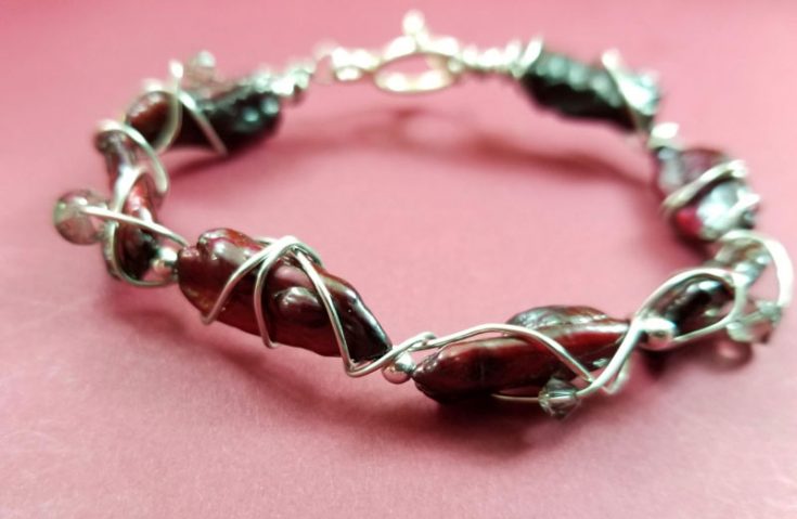 Wire Bracelet DIY Tutorial * Moms and Crafters