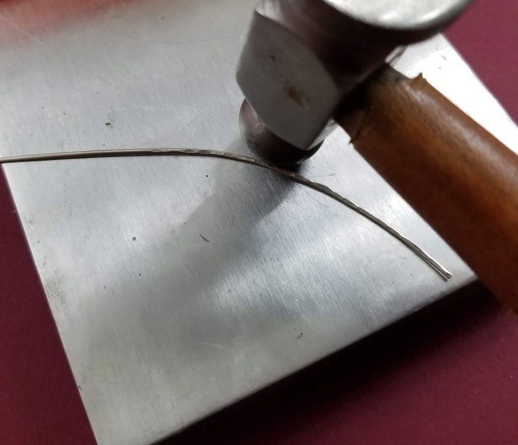 Wire Bracelet DIY Tutorial * Moms and Crafters