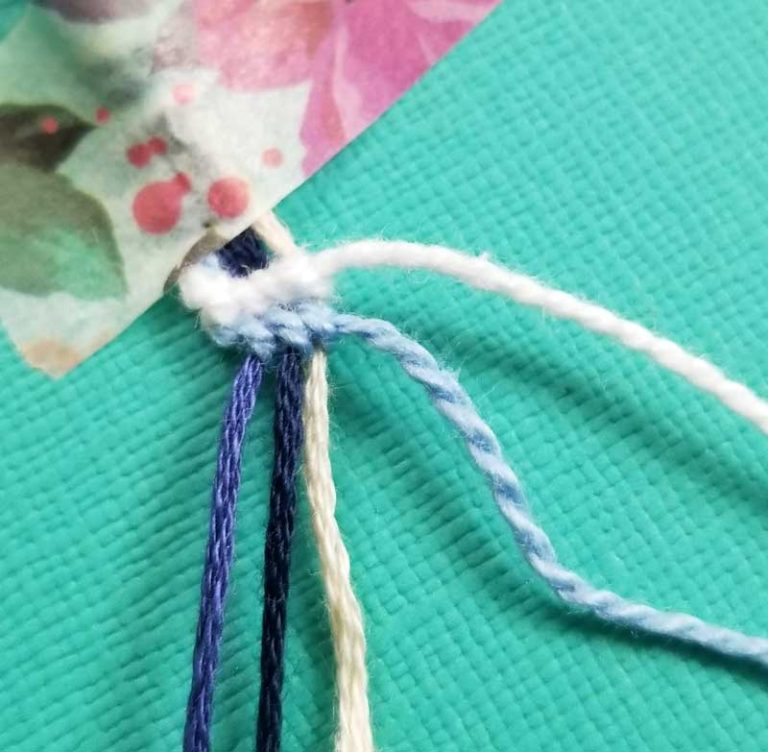 Zig Zag Friendship Bracelet Pattern with a 3D effect! * Moms and Crafters