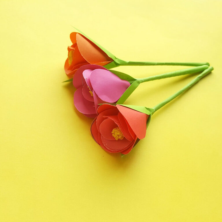 Paper Crocus Flowers with a free printable template, of course!