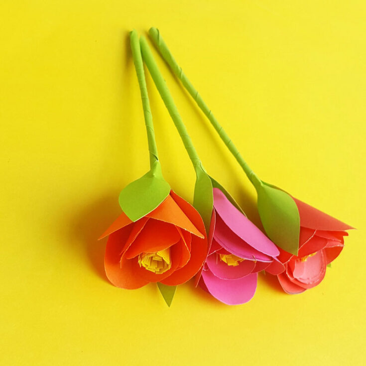 Paper Crocus Flowers with a free printable template, of course!