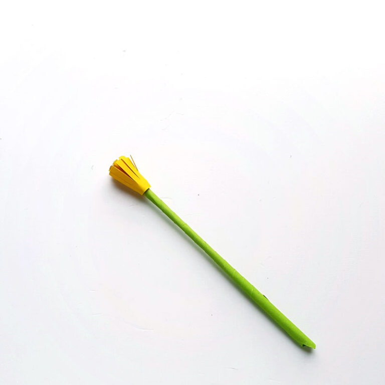 Paper Crocus Flowers with a free printable template, of course!