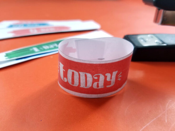 Free printable vacation countdown calendar - Paper Chain