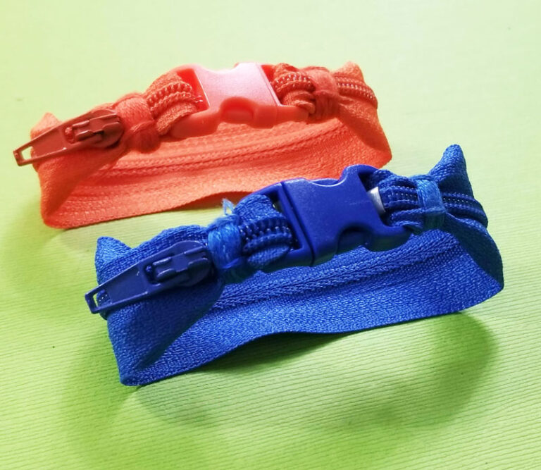 How to Make a Zipper Bracelet - Travel Fidget toy * Moms and Crafters
