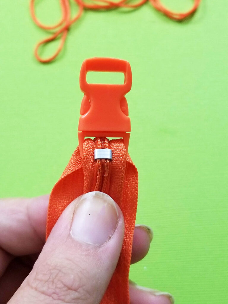 How to Make a Zipper Bracelet - Travel Fidget toy * Moms and Crafters