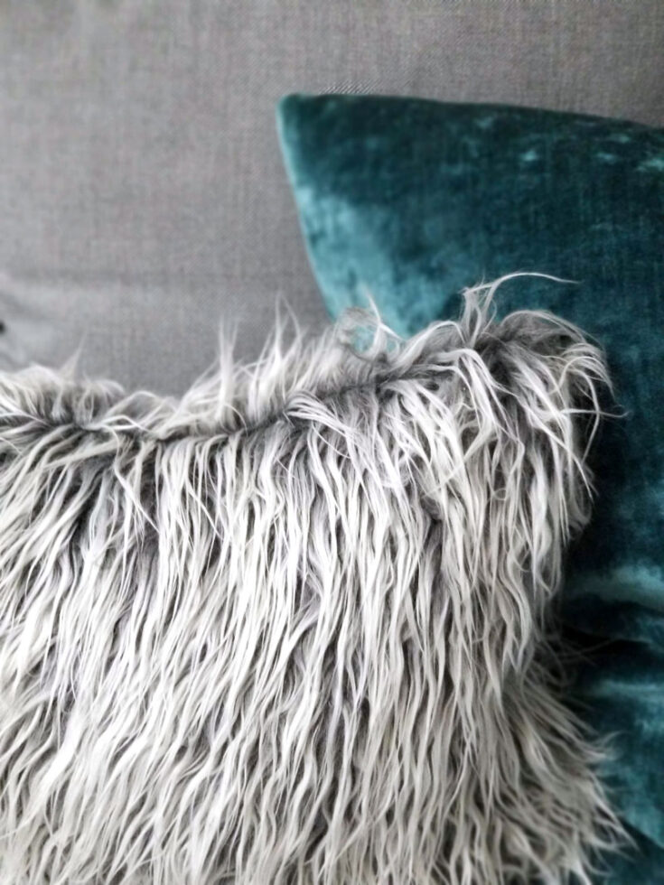 DIY Fur Pillow - How to Sew with Faux Fur for your living room!