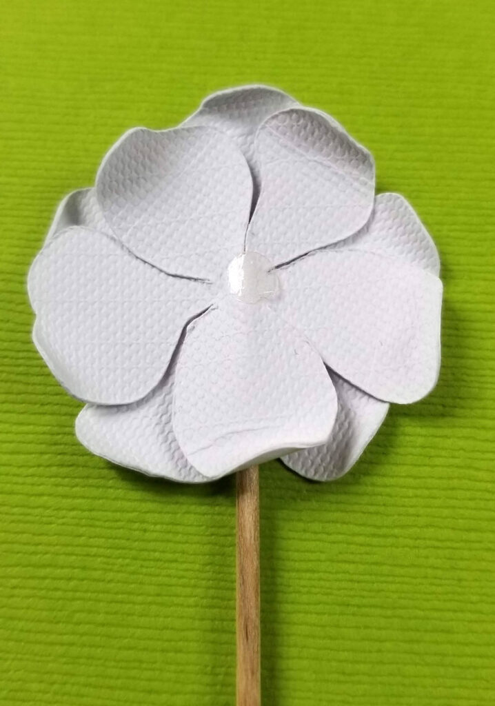 Flower Cupcake Topper Template - DIY paper flowers with a free SVG