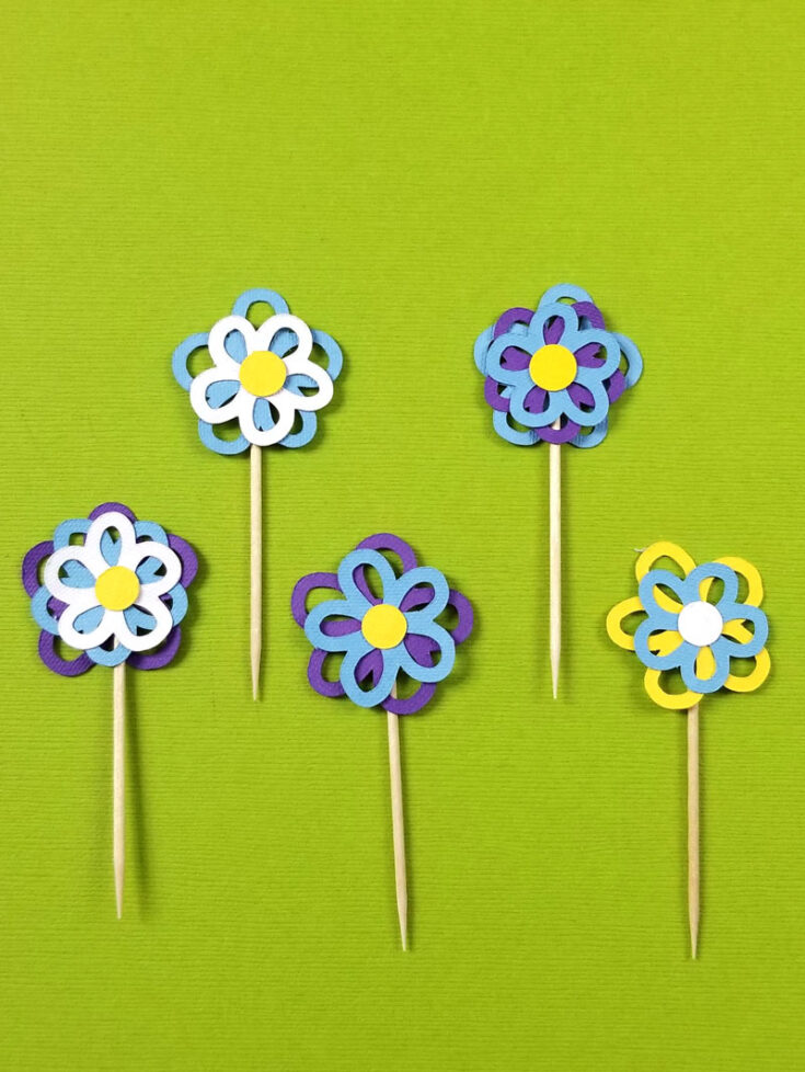 Flower Cupcake Topper Template - DIY paper flowers with a free SVG