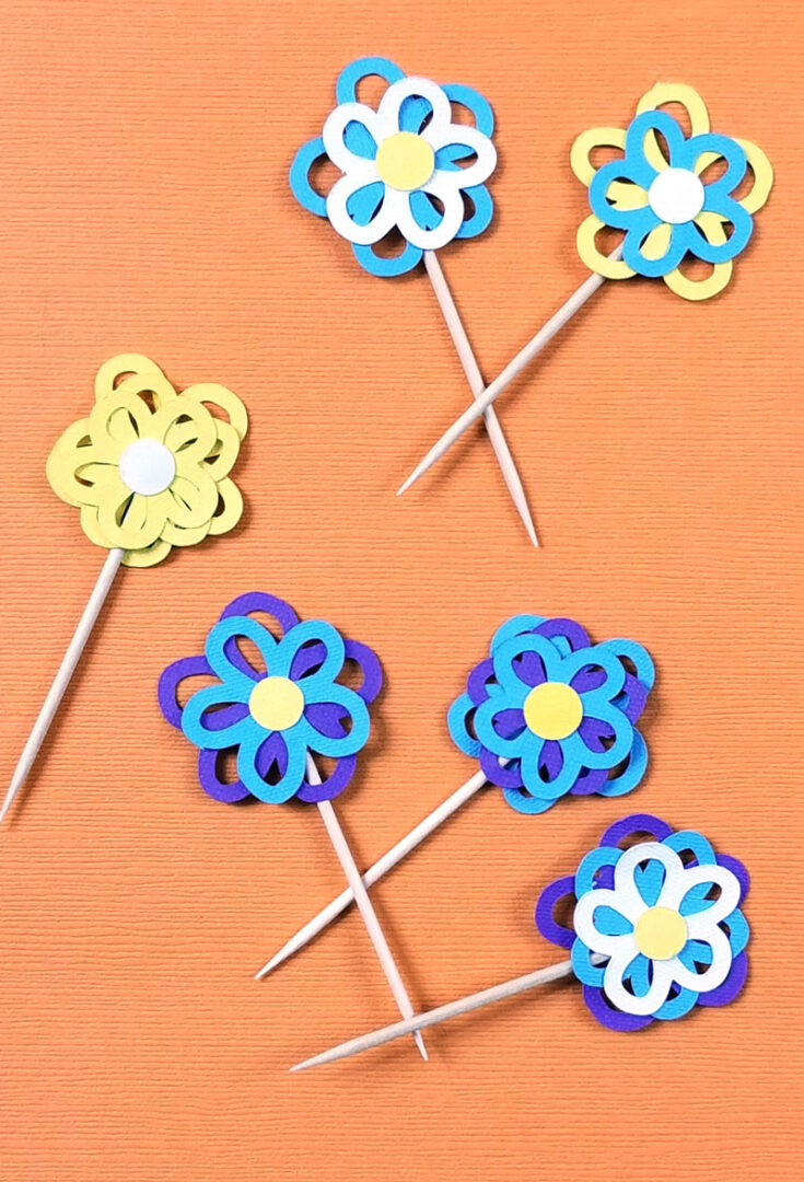 Flower Cupcake Topper Template - DIY paper flowers with a free SVG