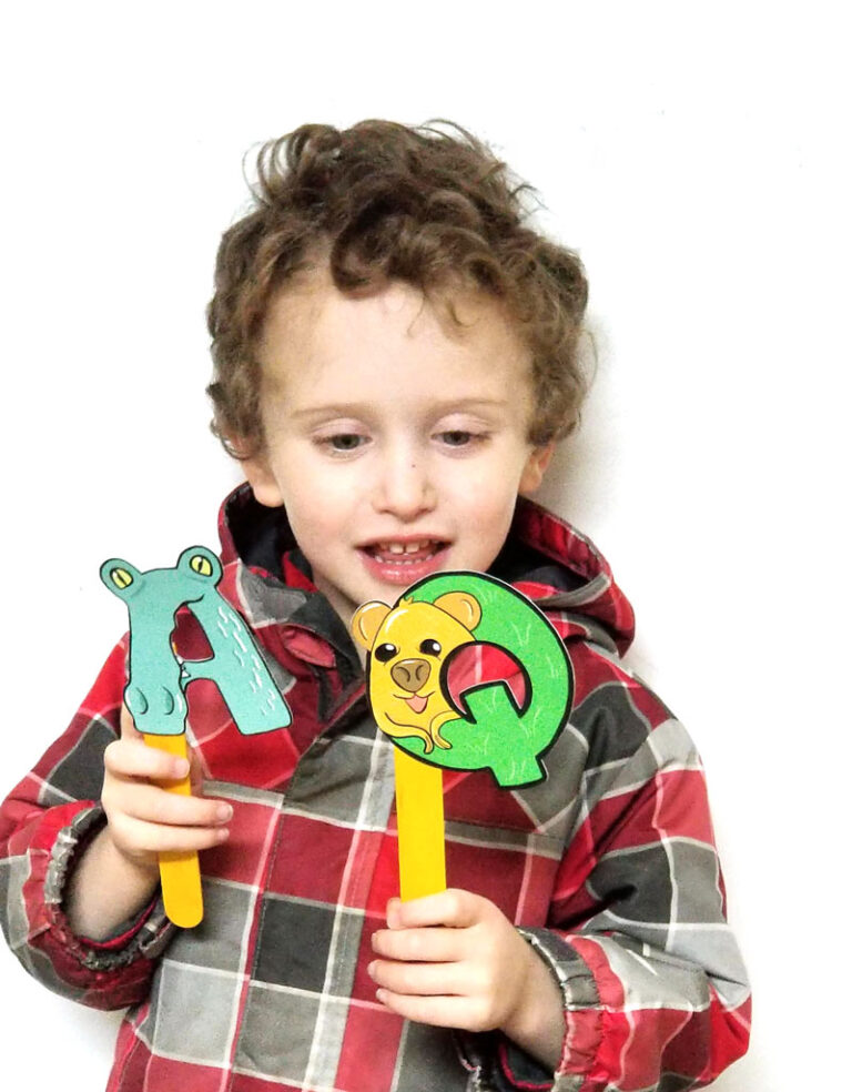 Print and Craft the Cutest Animal Alphabet Puppets! * Moms and Crafters