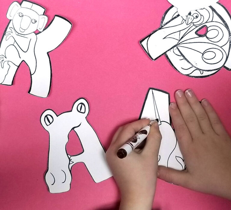 Print and Craft the Cutest Animal Alphabet Puppets! * Moms and Crafters
