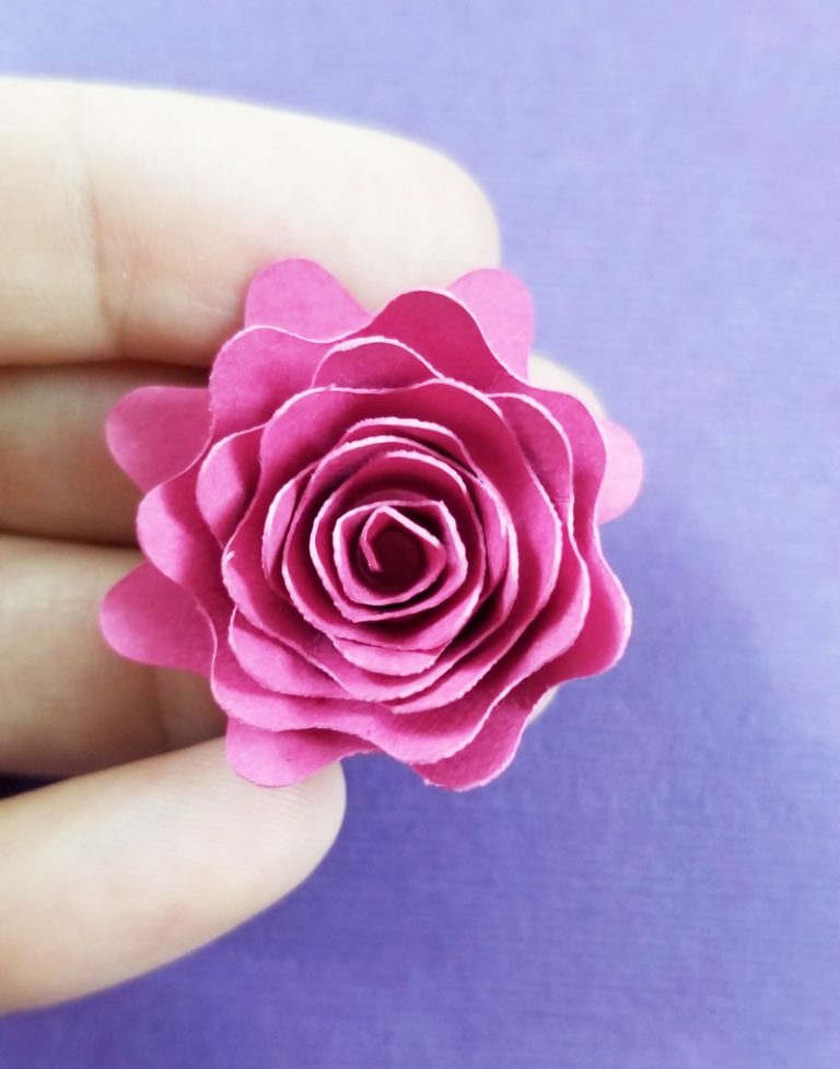 How to make paper flowers with Cricut * Moms and Crafters