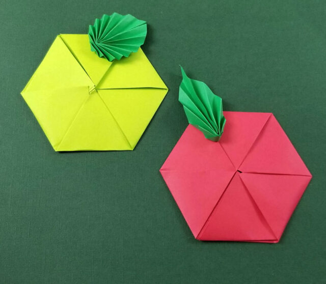 Origami Apple - Beginner Origami * Moms and Crafters