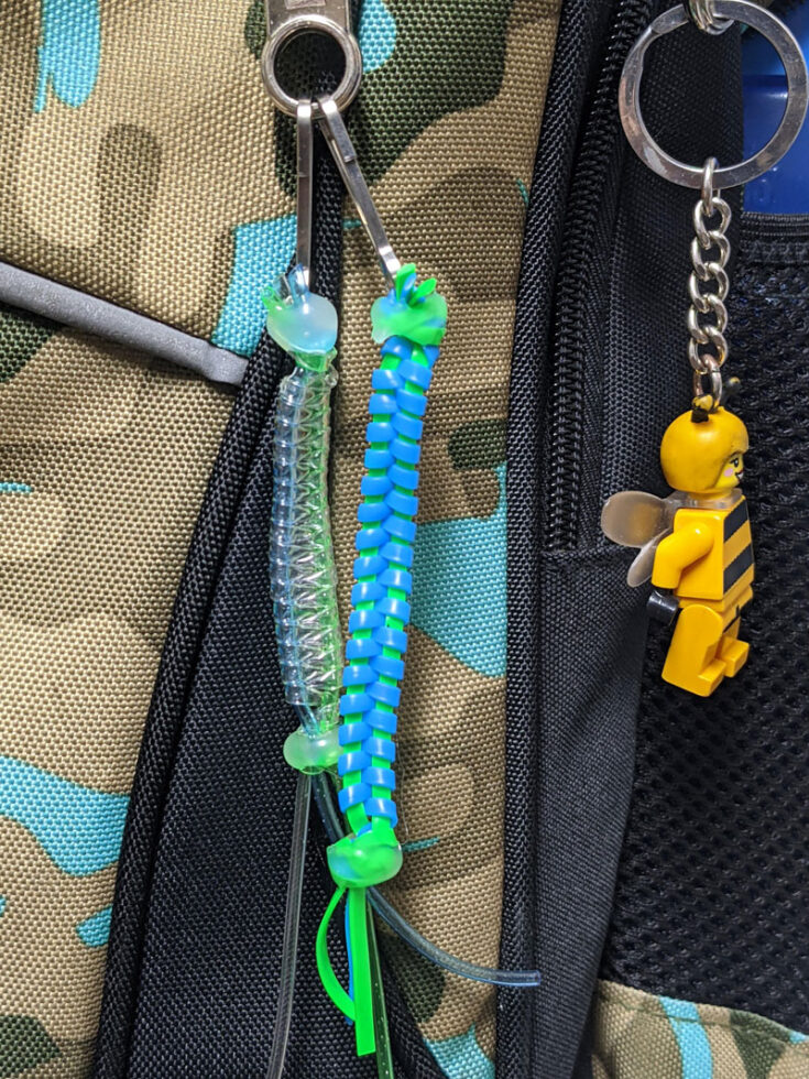 Zipper Stitch Lanyard Boondoggle Tutorial * Moms and Crafters