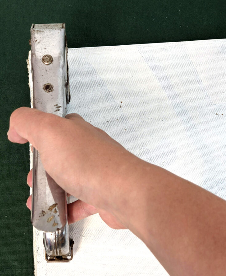 How to Make a Reverse Canvas * Moms and Crafters